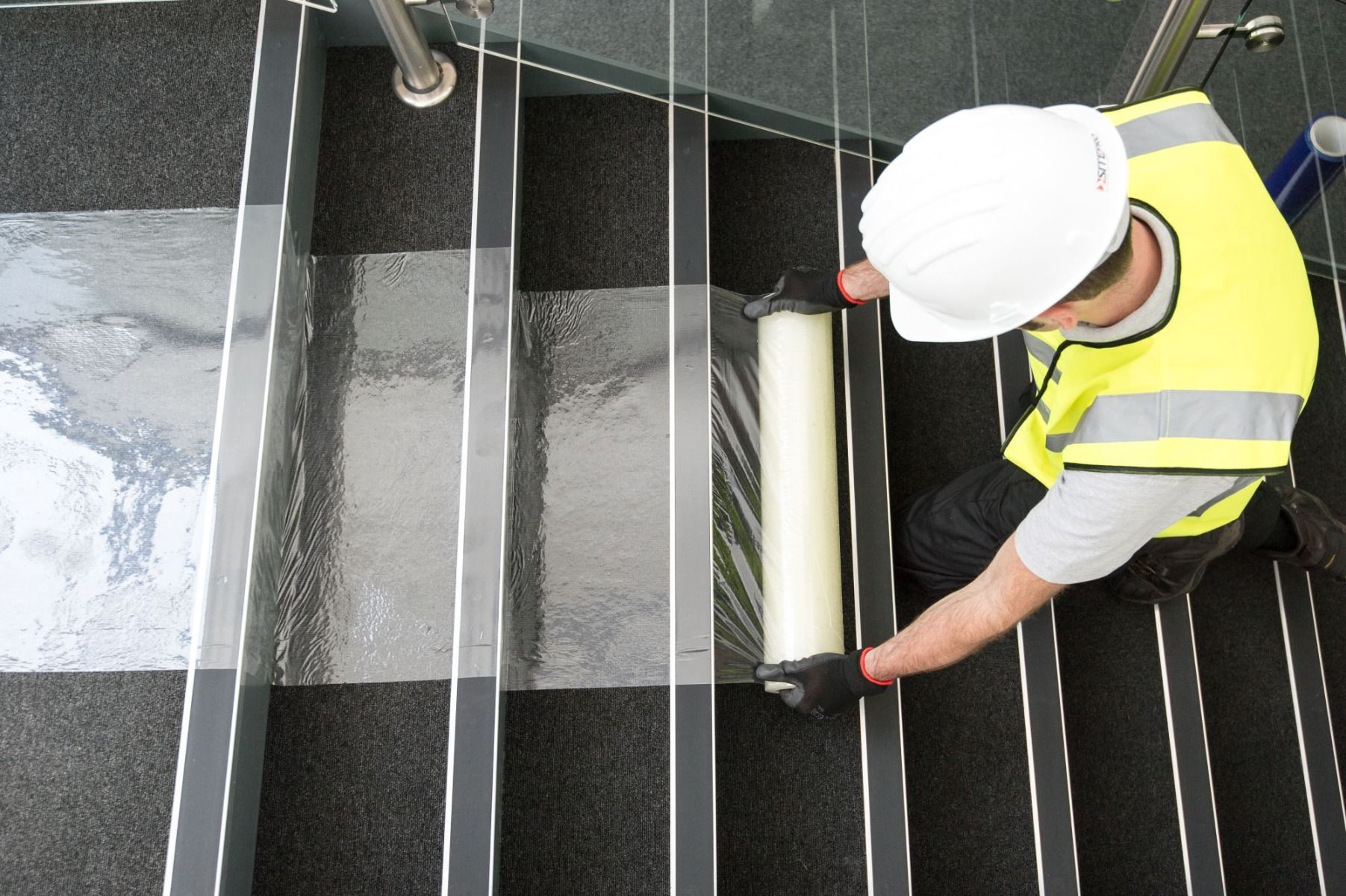 How to protect floors when painting?